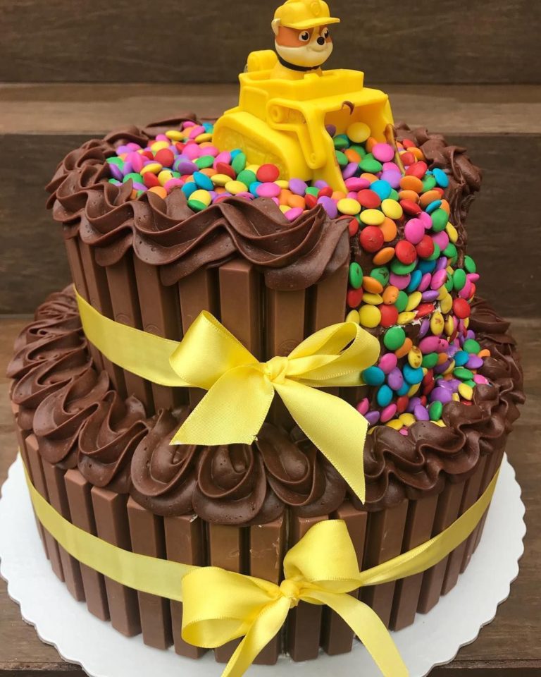 BOLO DECORADO COM KIT KAT → Fotos e Modelos