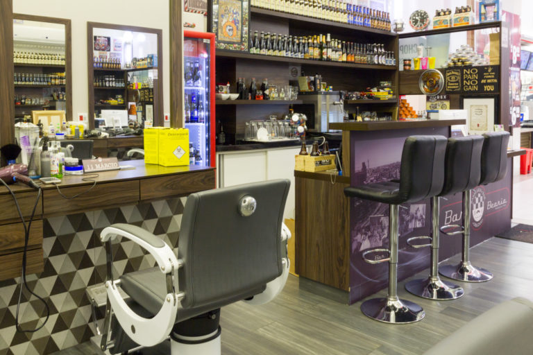 DECORAÇÃO DE BARBEARIA → 4 Estilos Lindos e Que Atraem Clientes