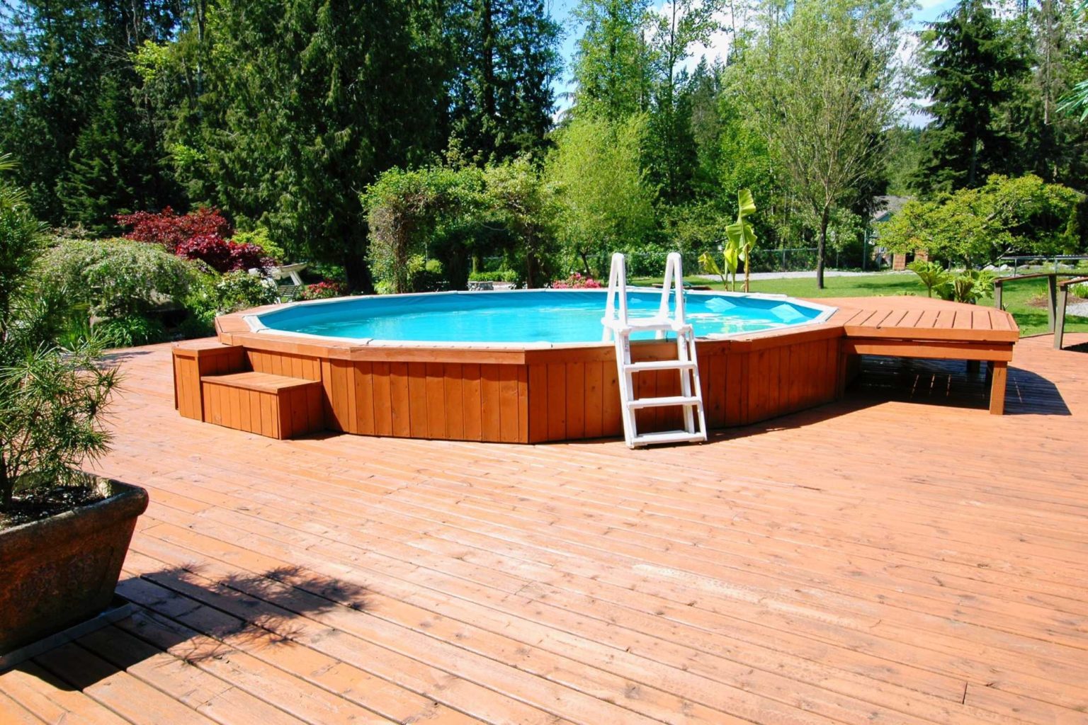 Piscina Elevada → de Fibra, Alvenaria, Com Deck, Cascata, Simples