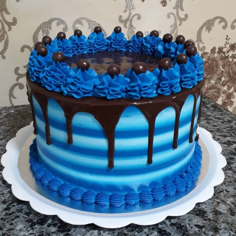 Bolo de Aniversário Masculino → Moderno, Personalizado, Simples, Azul